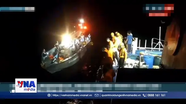 Chìm phà chở hơn 350 người ở Philippines